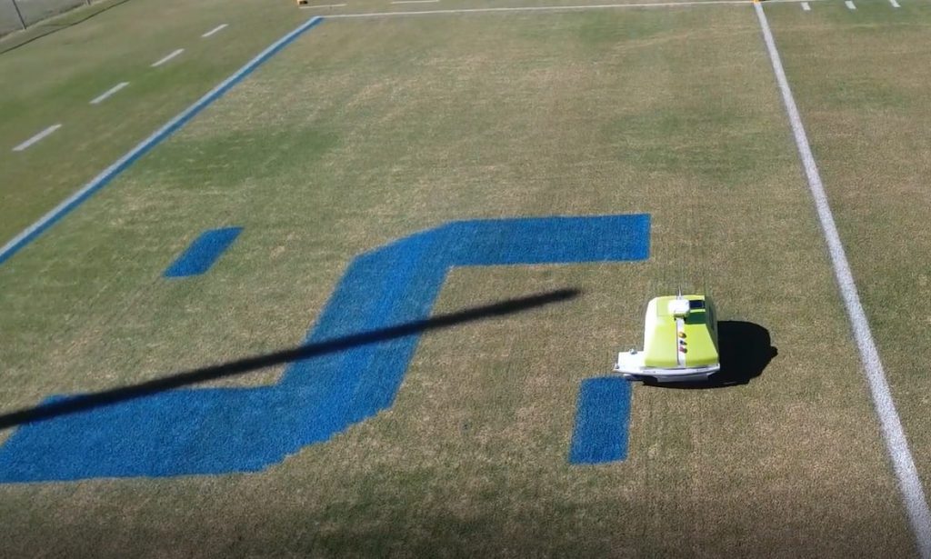 Field line marking robot ⇒ Turf Tank One, quick and precise