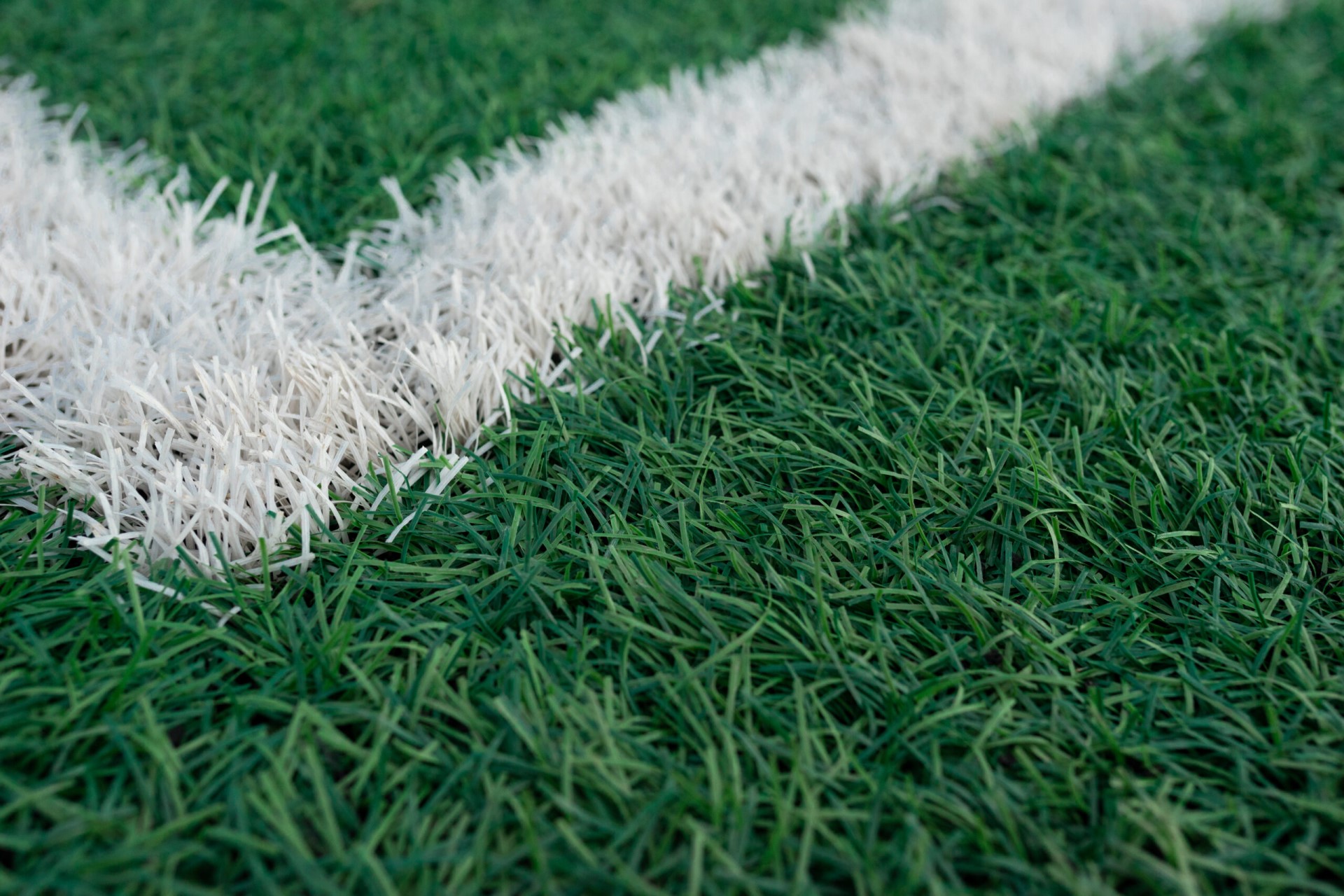 Line marking robot ⇒ Turf Tank One, quick and precise